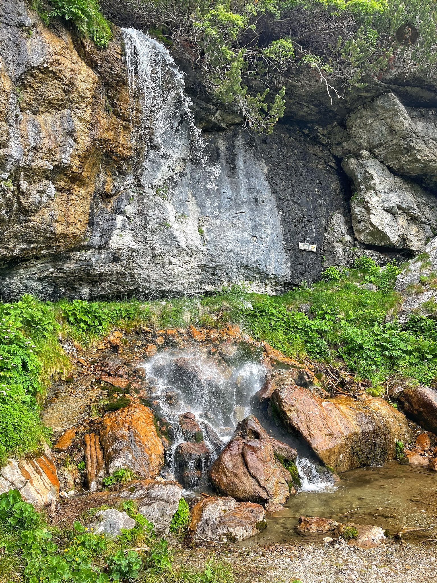 Traseu scurt și ușor la Cascada Doamnele, Munții Bucegi - PeMeleaguri.ro