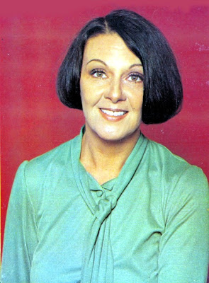 Astros em Revista: Yara Lins - Uma Atriz pioneira na Televisão