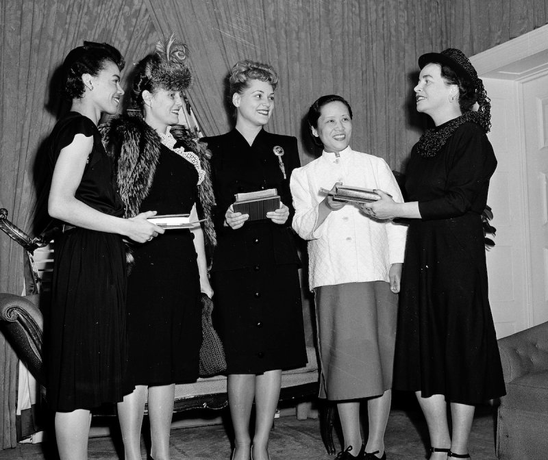ΑΓΓΙΓΜΑ ΦΥΣΙΚΗΣ...: Σαν σήμερα... 1997, πέθανε η φυσικός Chien-Shiung Wu.
