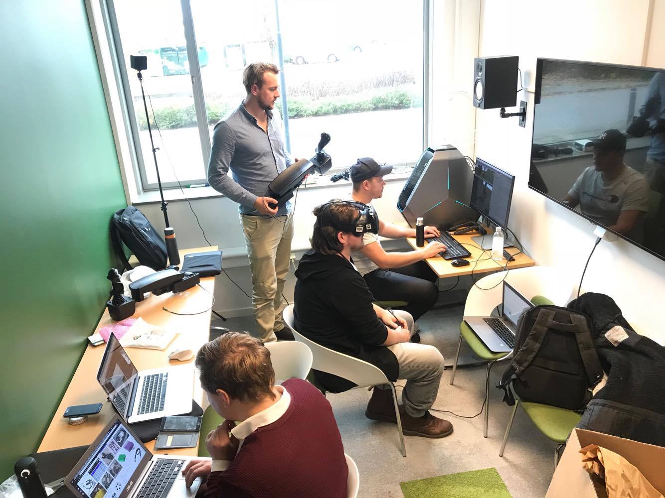 VRExcavate: Joystick L8 från SVAB Hydraulik AB