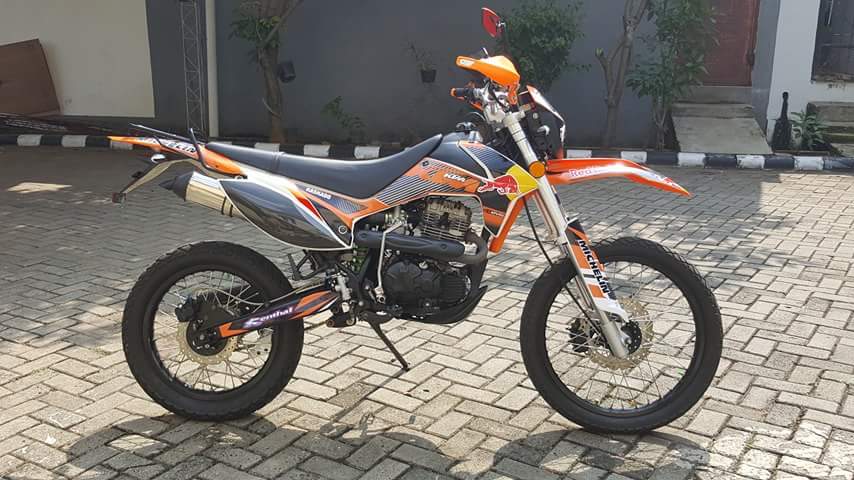 AUTOBLOG-11: Motor Trail Viar 200cc, makin keren aja