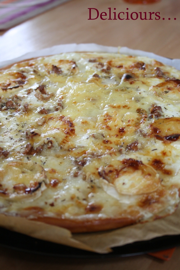 Deliciours...: Pizza Chevrette (chèvre, miel & noix)