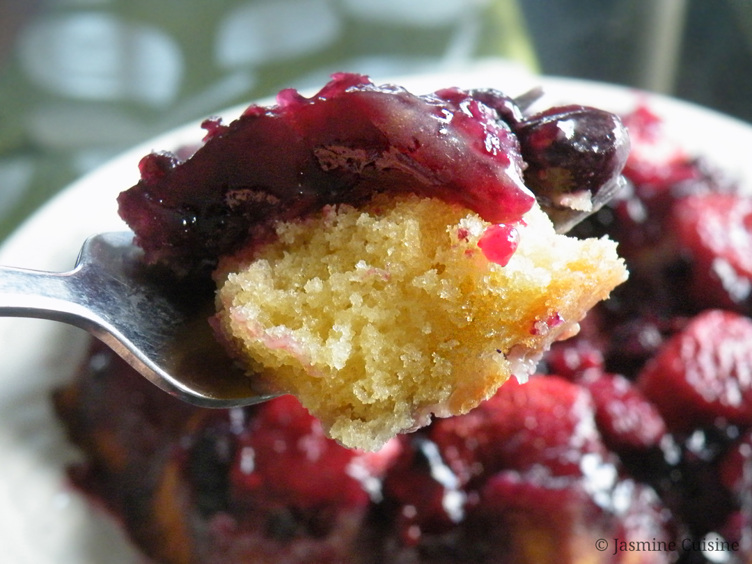 Gâteau renversé aux fruits des champs - Jasmine Cuisine