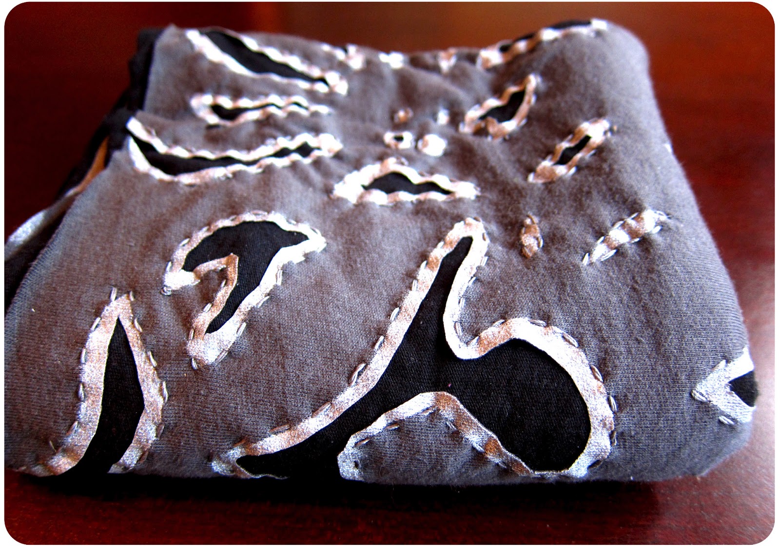 Quilt Otaku: Reverse Applique: Alabama Chanin Project