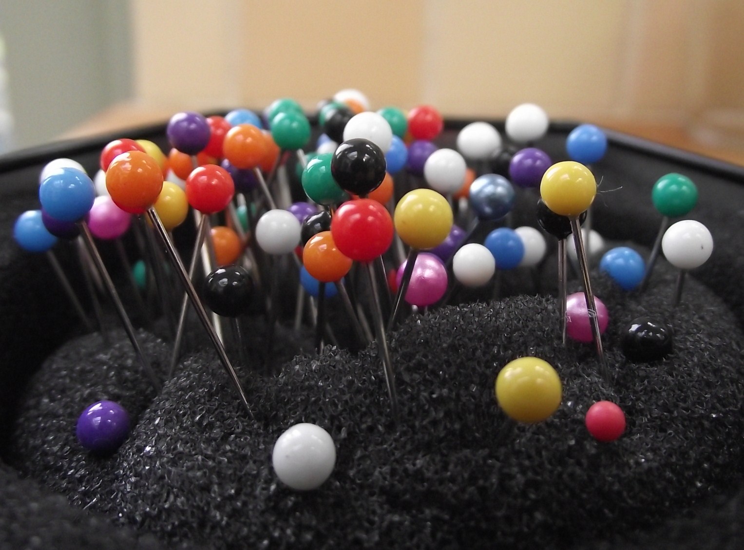 Lizzie Lenard Vintage Sewing: Tuesday's Top Tip - The Pin Tin