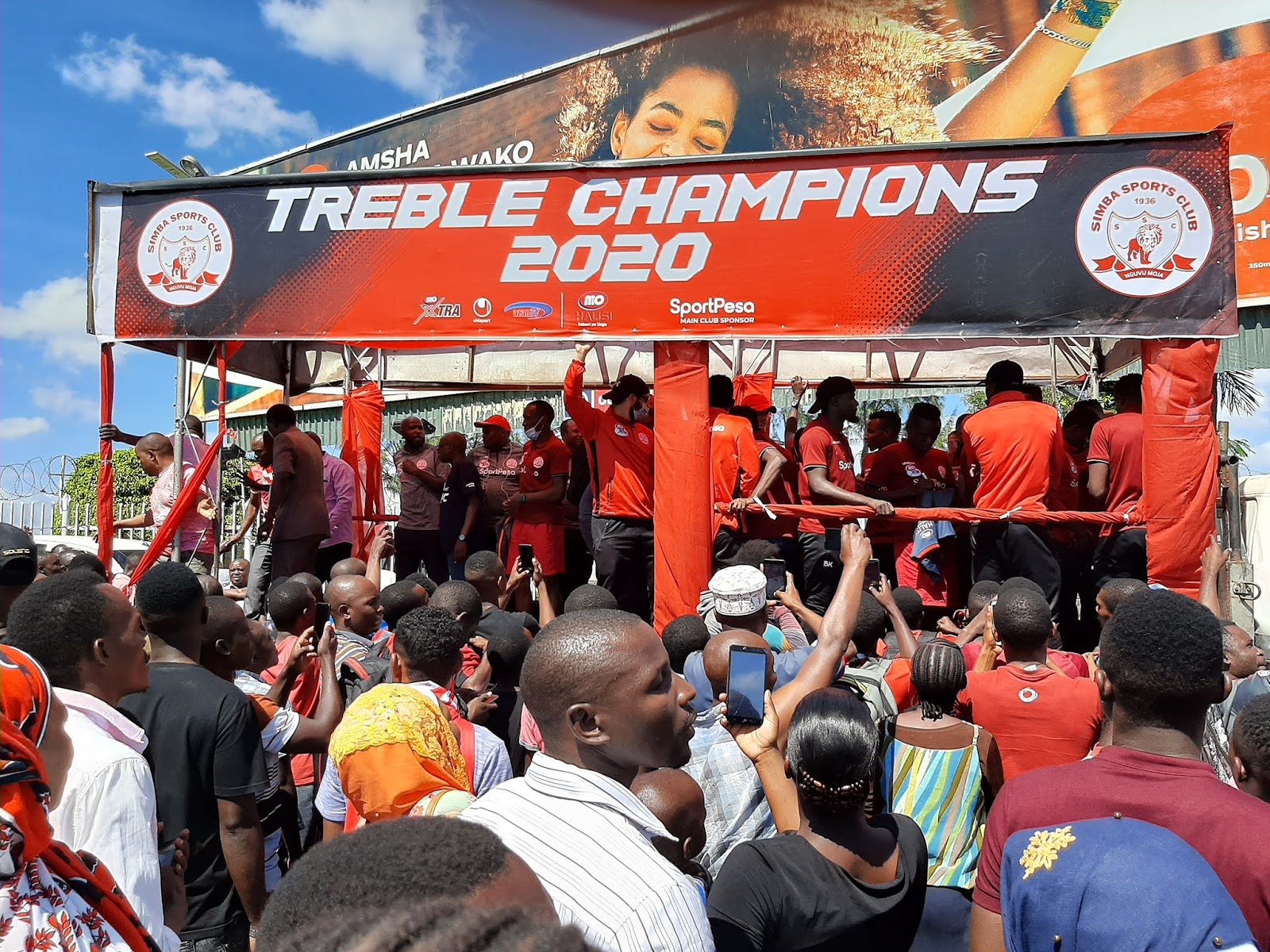 MABINGWA WA KOMBE LA SHIRIKISHO SIMBA WAPOKELEWA DAR LEO | Soka La Bongo