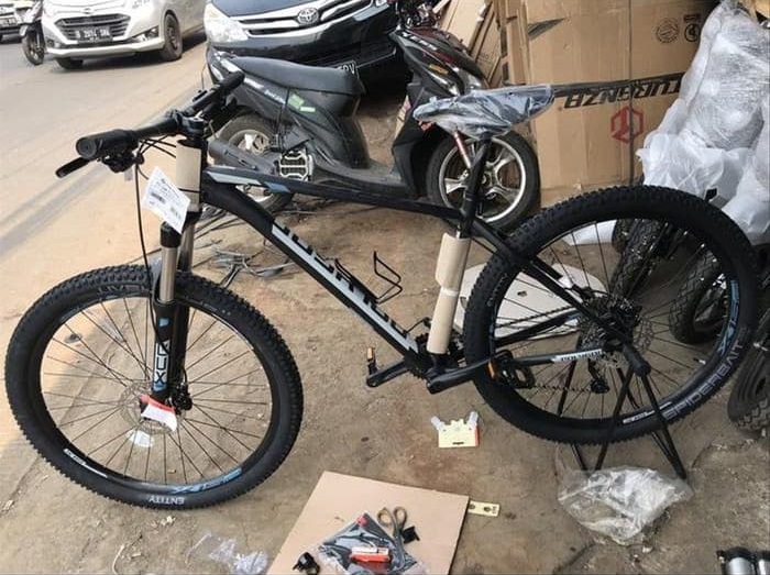 Sepeda Gunung Mtb Polygon Xtrada 6 Limited Edition Hitam. Rp. 3.660.000 ...