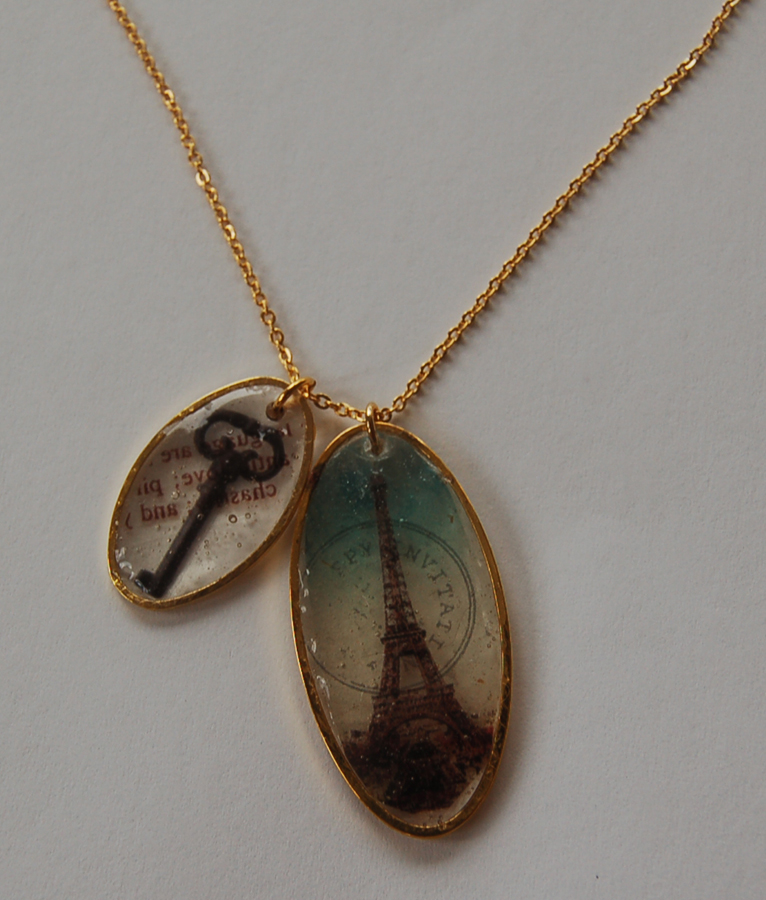 Lynn's Craft Blog: Eiffel Tower Resin Pendant Kit