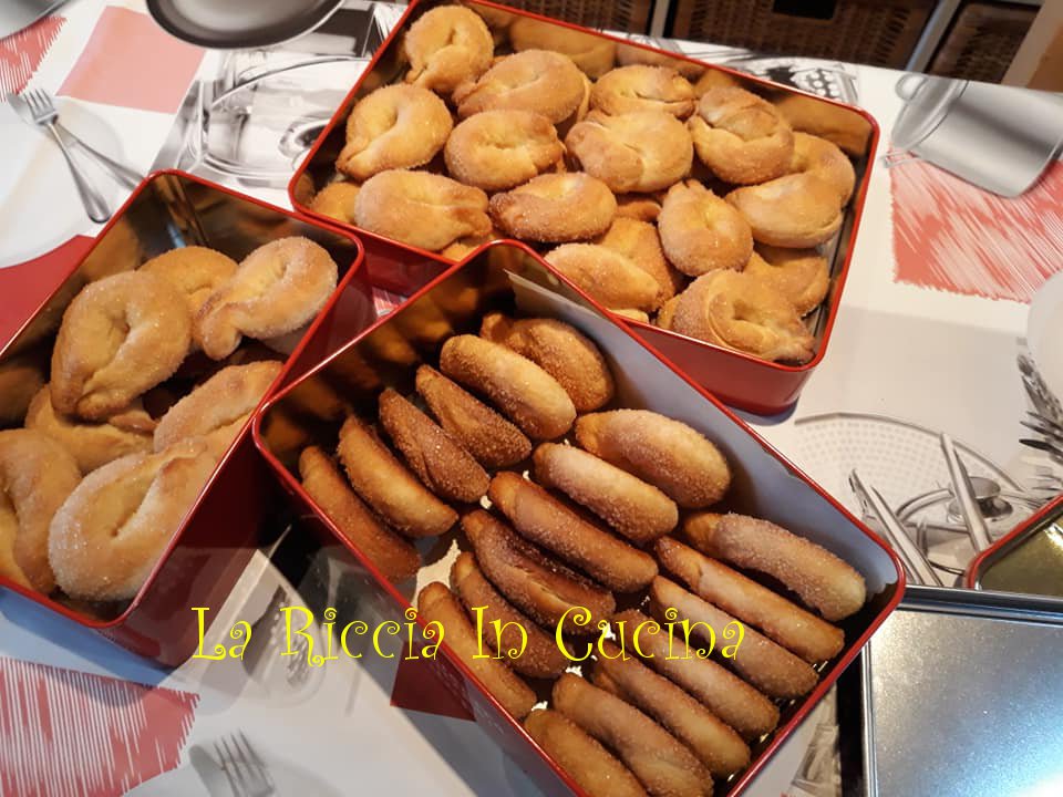 La Riccia In Cucina: Torcetti al burro - di regalini natalizi ed auguri ...