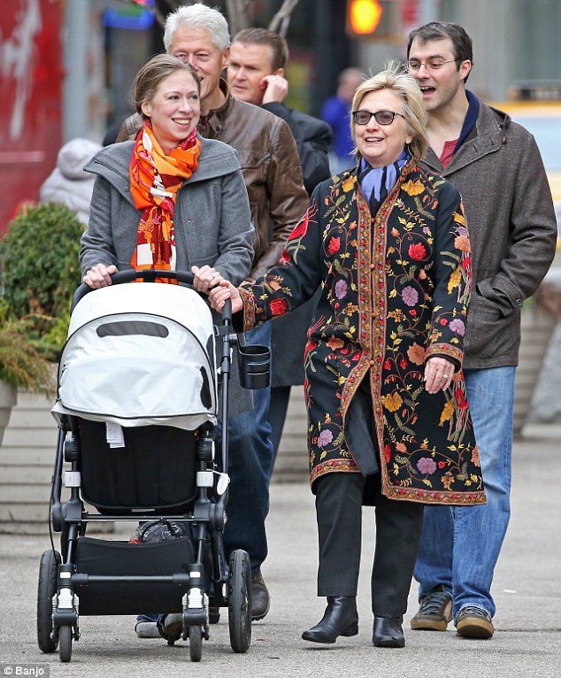 Pregnant Chelsea Clinton And Family Sported Taking Festive Stroll On ...