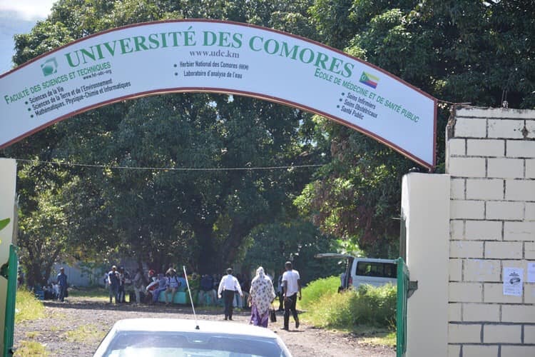 Université des Comores : La suspension des cours à la Faculté des Sciences et Technologies est ...