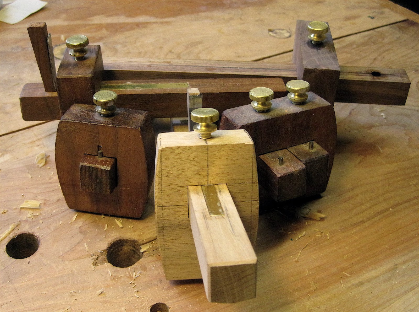 Shop Made Router/Scratch Gauge to Make Guitar Binding Ledges