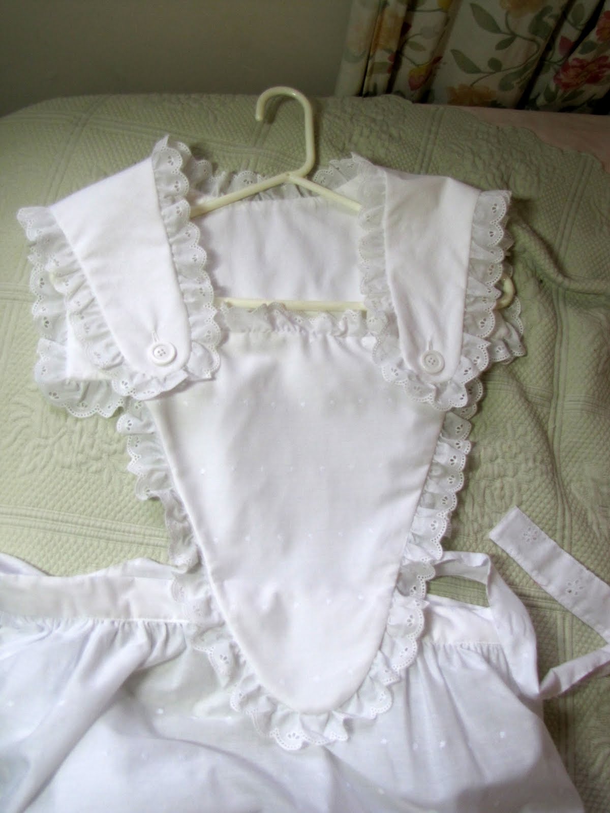 La Cubanita Cose: The Victorian Apron