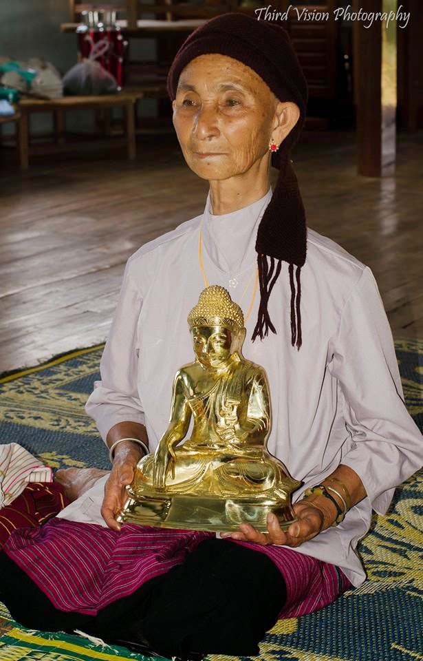 လည္ပင္းကေၾကးကြင္းေတြခြ်တ္ဘုရားပံုေတာ္သြန္းေလာင္းပူေဇာ္တဲ့ ပေဒါင္အမ်ိ ...