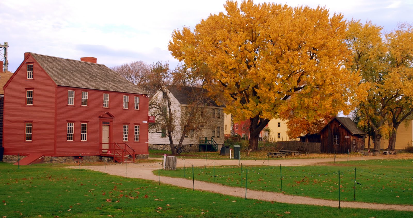 Mille Fiori Favoriti: Portsmouth, NH and the "Strawbery Banke Museum"