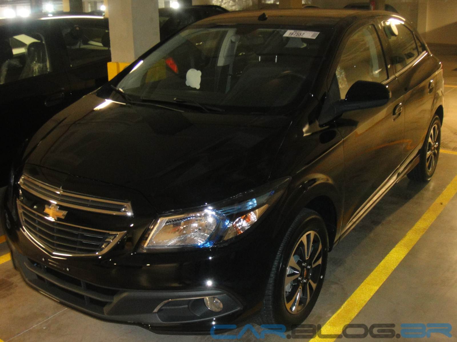 Onix LTZ Preto - fotos do interior e externas