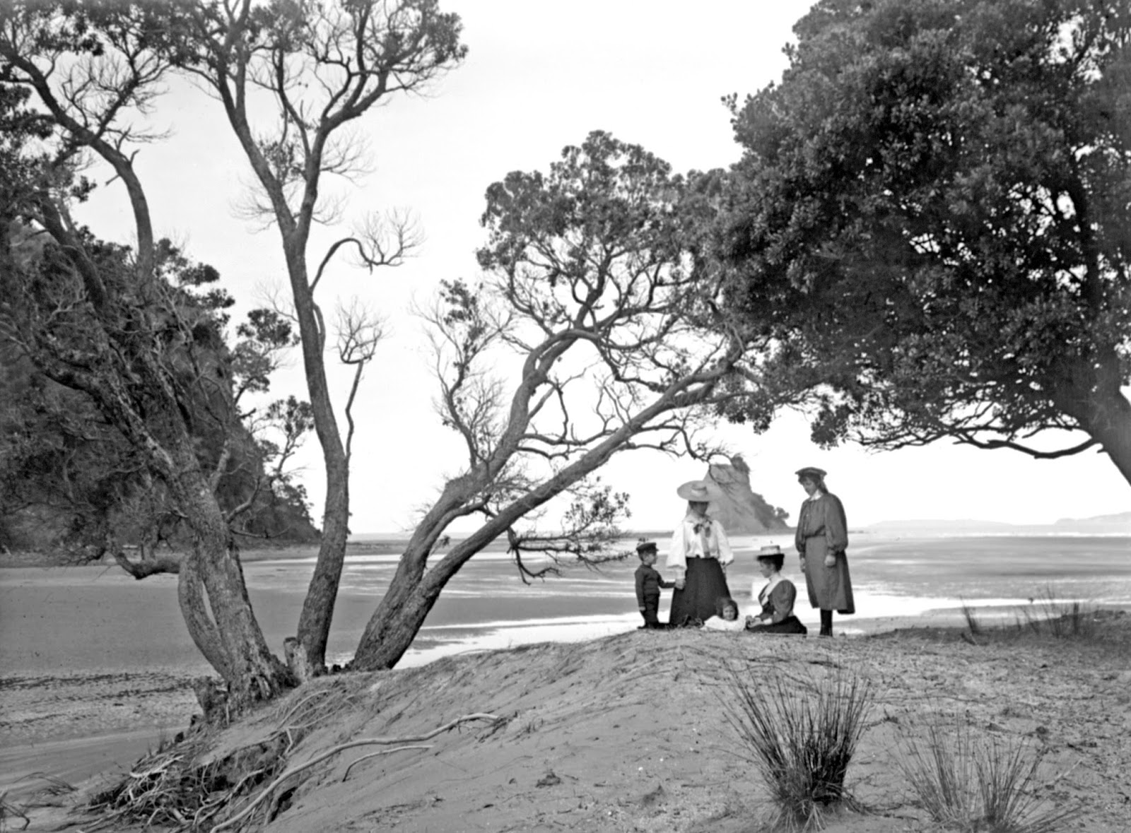 History in Photos: Daniel Manders Beere