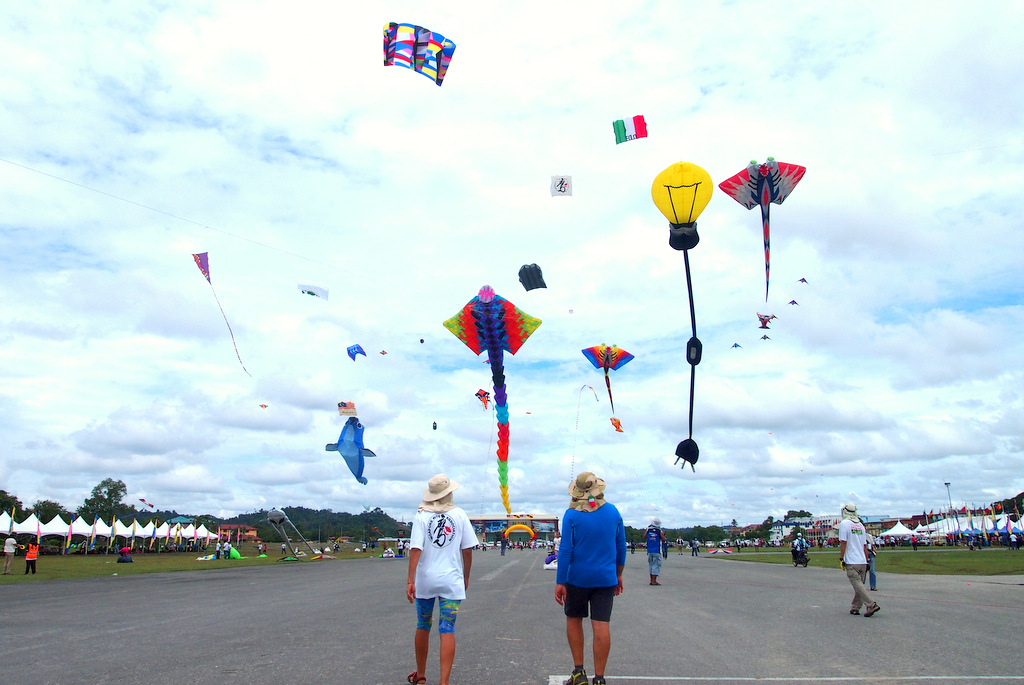 Travelholic: Teaser | 9th Borneo International Kite Festival 2013 in ...