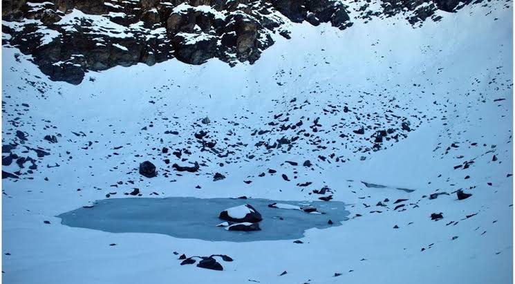 Conheça Roopkund, o Misterioso Lago de Esqueleto na Índia - Abismo ...