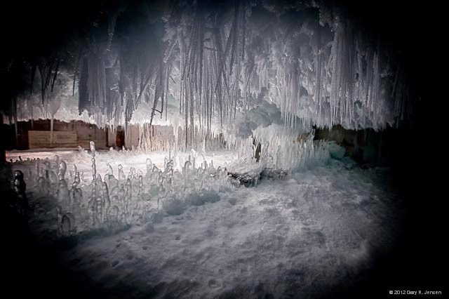 Defrosting a Building: Otherworldly Icescapes Inside a Historic Chicago ...