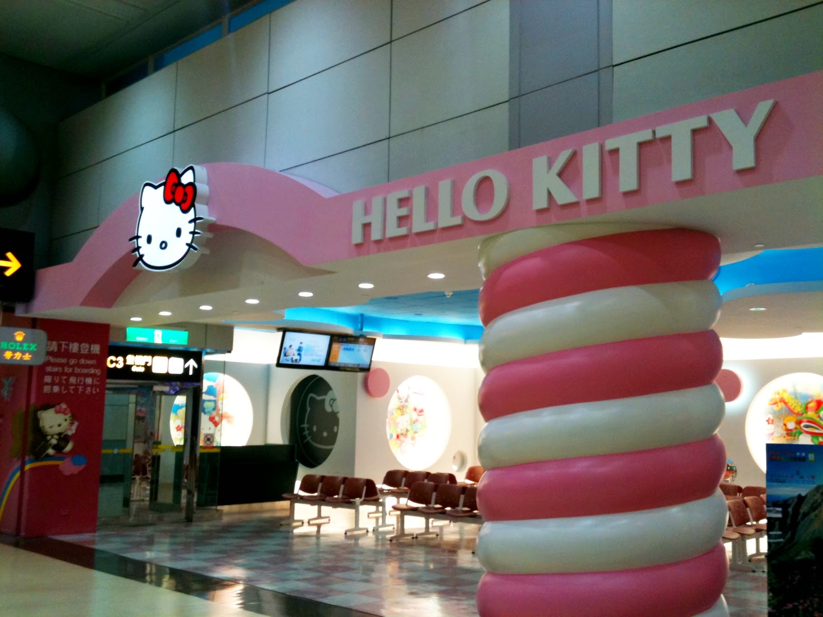 Hello Kitty @ the Taiwan Airport - Red Soles and Red Wine