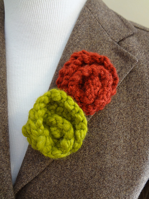 Fiber Flux: Free Knitting Pattern...Holiday Rosette Brooch!