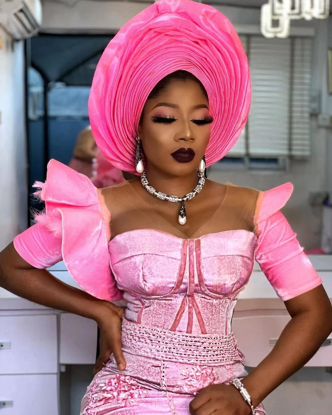 Beautiful Makeup and Gele Ideas for Nigerian bridal excellence.