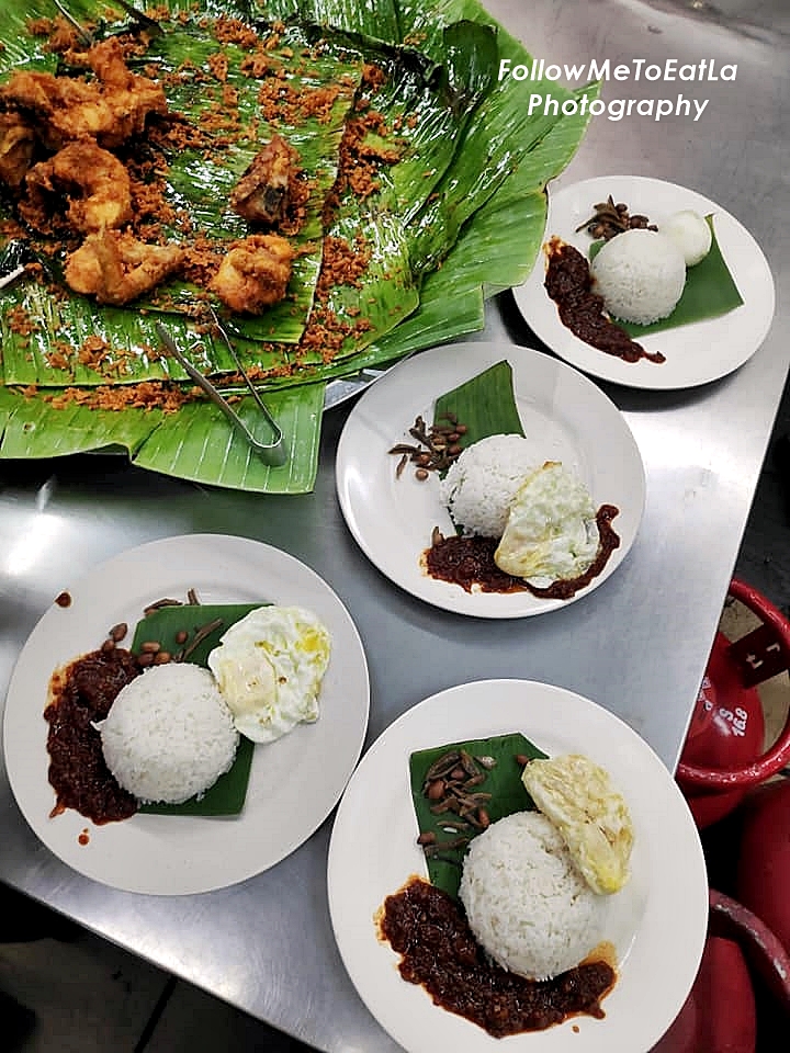 Follow Me To Eat La - Malaysian Food Blog: NASI LEMAK PANAS 'YATIE' At ...