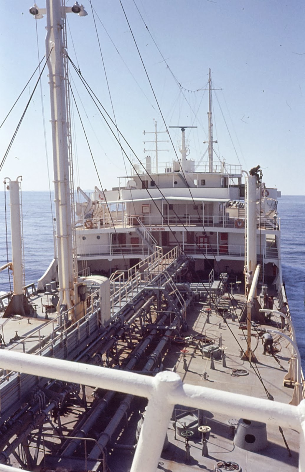 'ZIEN EN WETEN': KENIA S.S. SHELL TANKERS B.V. (DEEL 1-E)