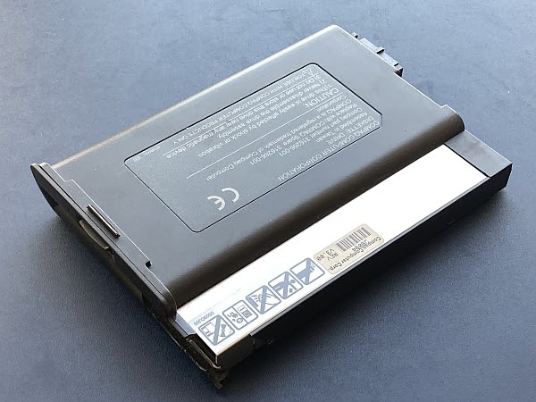 BugWorkShop - 甲蟲工作室: Compaq（康柏）Armada 1750 手提電腦（Notebook）3.5吋軟盤驅動器 - 拆解（九