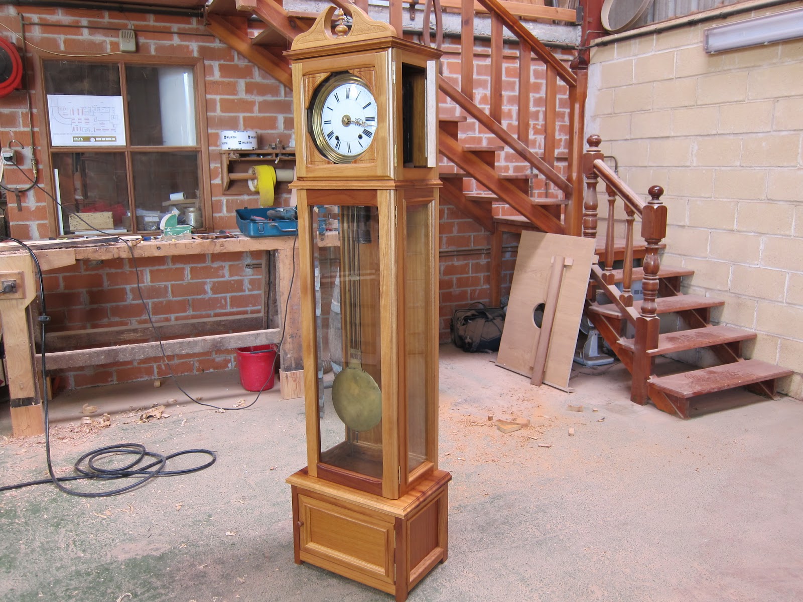 Carpintería y Tonelería: Caja para reloj con pendulo