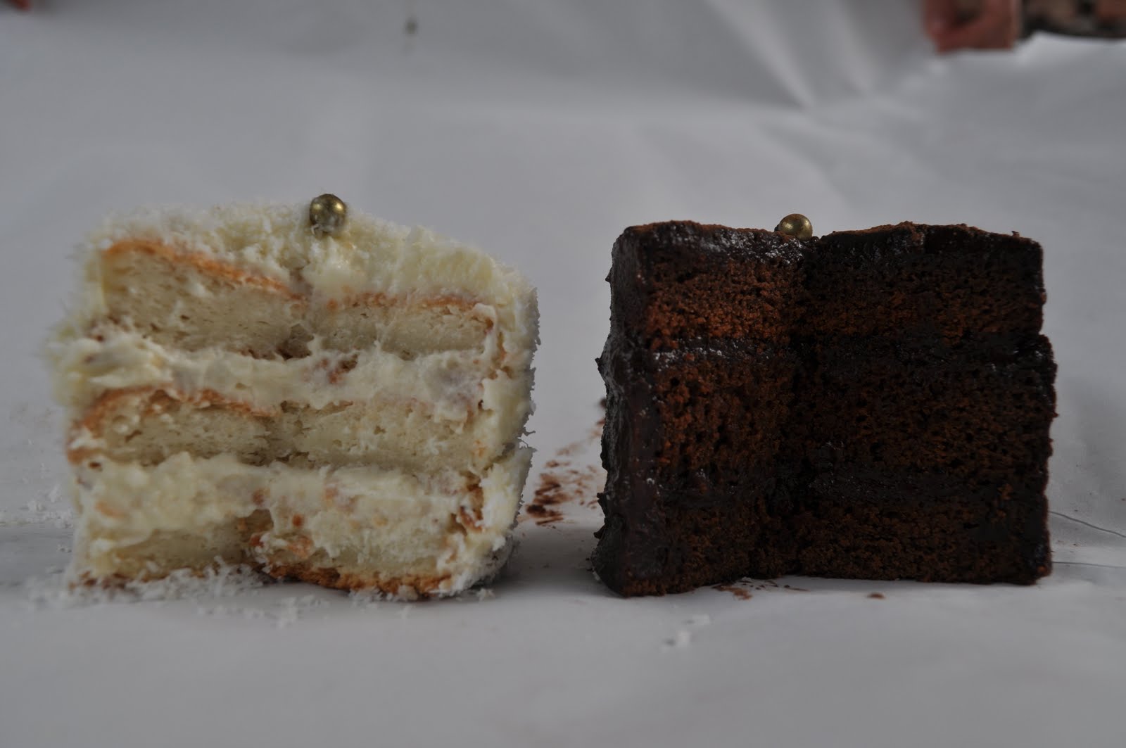 Julia Perrella: ANGEL FOOD CAKE VS DEVIL'S FOOD CAKE