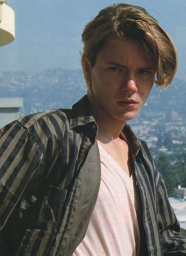 23 Fascinating Photographs of River Phoenix in the 1980s and Early ...