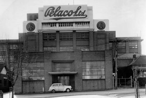 Kitten Vintage: Pelaco and it's Neon Sign, Aussie Icons