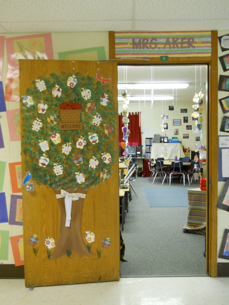 Mrs. Aker's First Grade: Cute & Simple Classroom Decorations