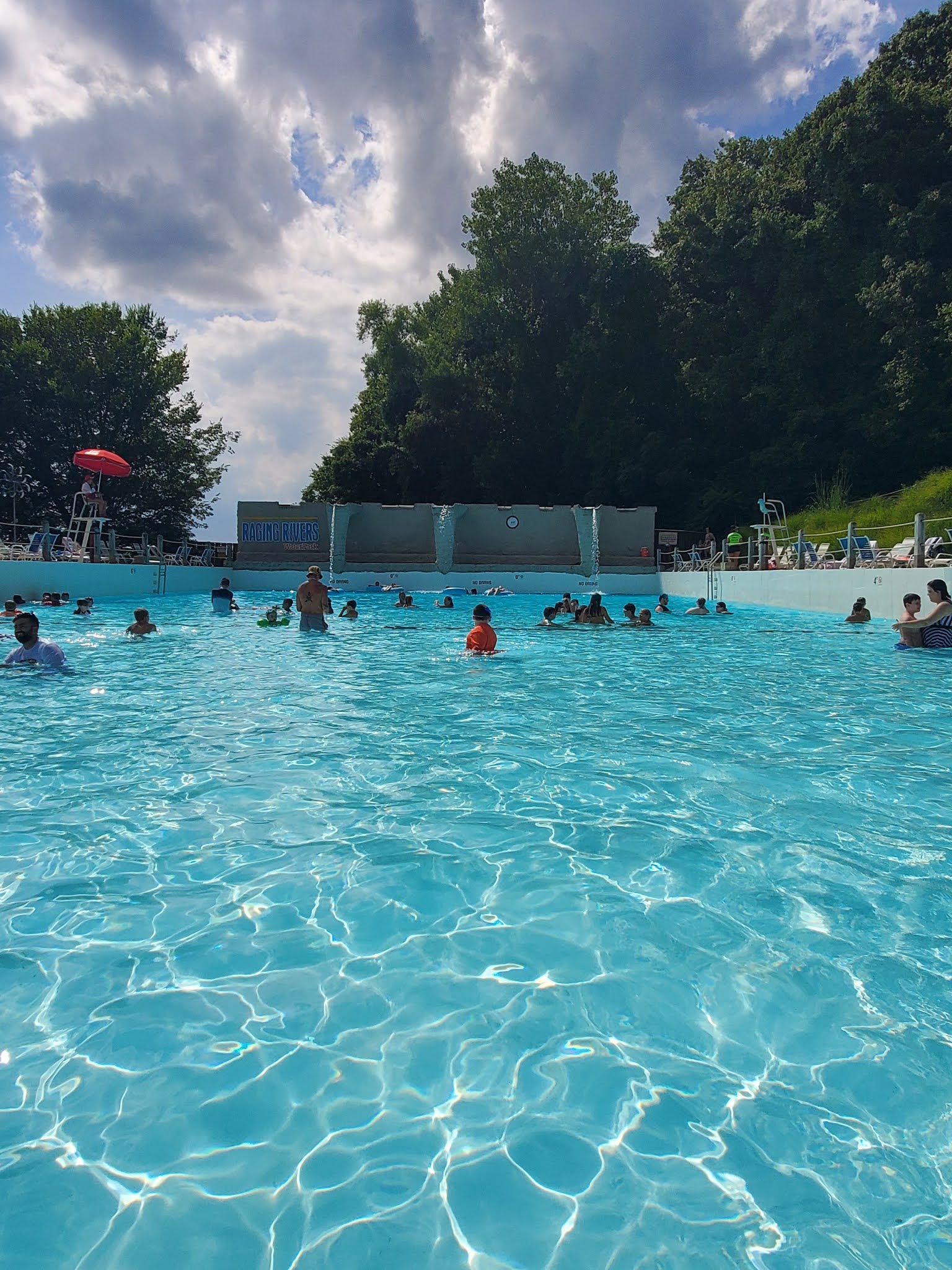 Play St. Louis: Raging Rivers Waterpark, Grafton