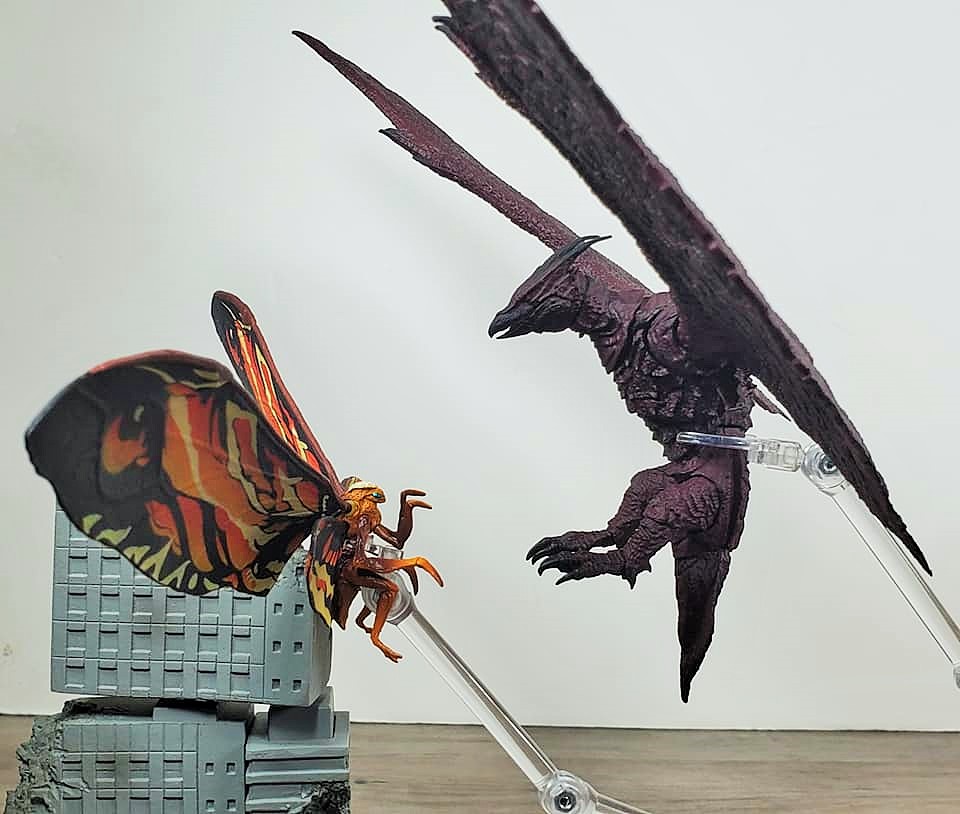 The Gryphon's Lair : SH MONSTERARTS MOTHRA AND RODAN (2019) | Figure Review
