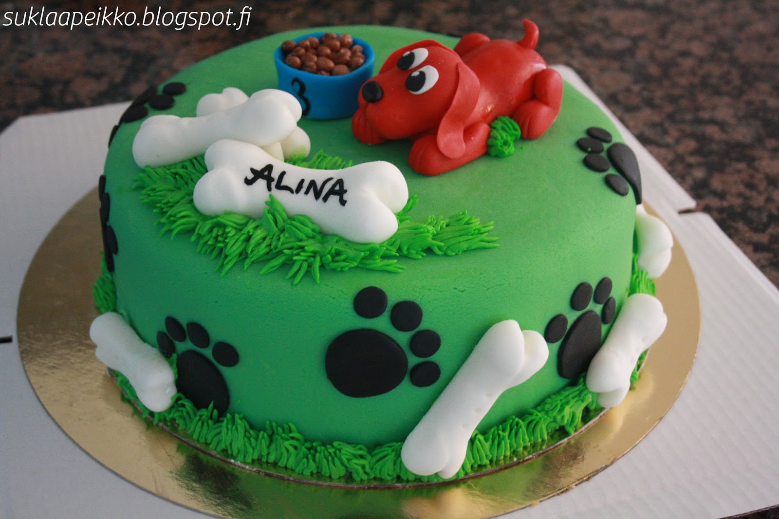 Suklaapeikon keittiössä: Clifford, iso punainen koira -kakku