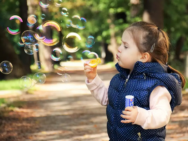 10 Signs that a child is an intelligent - First Sight One