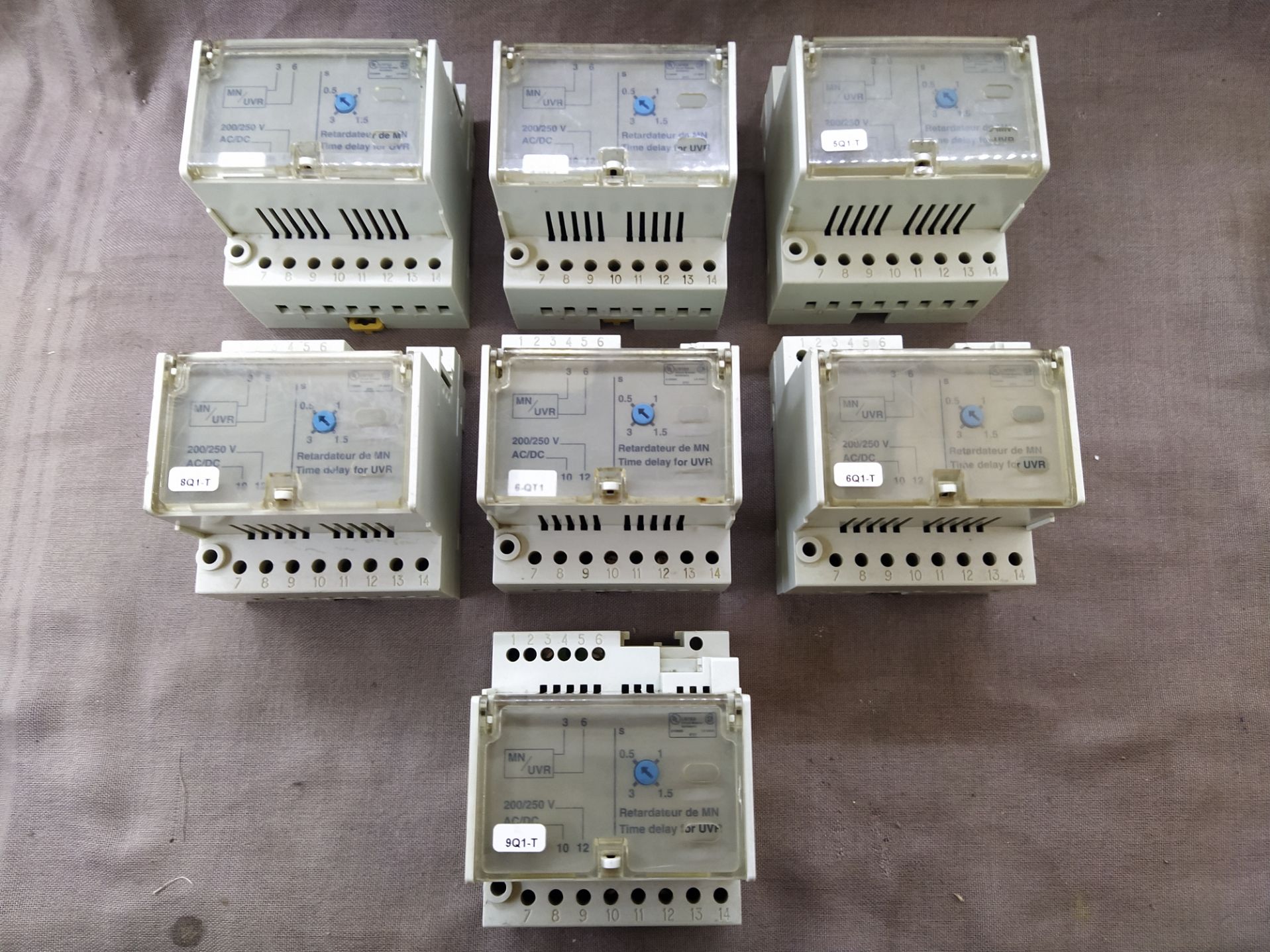 SCHNEIDER ELECTRIC 33682 RETARDATEUR DE MN TIME DELAY FOR UVR