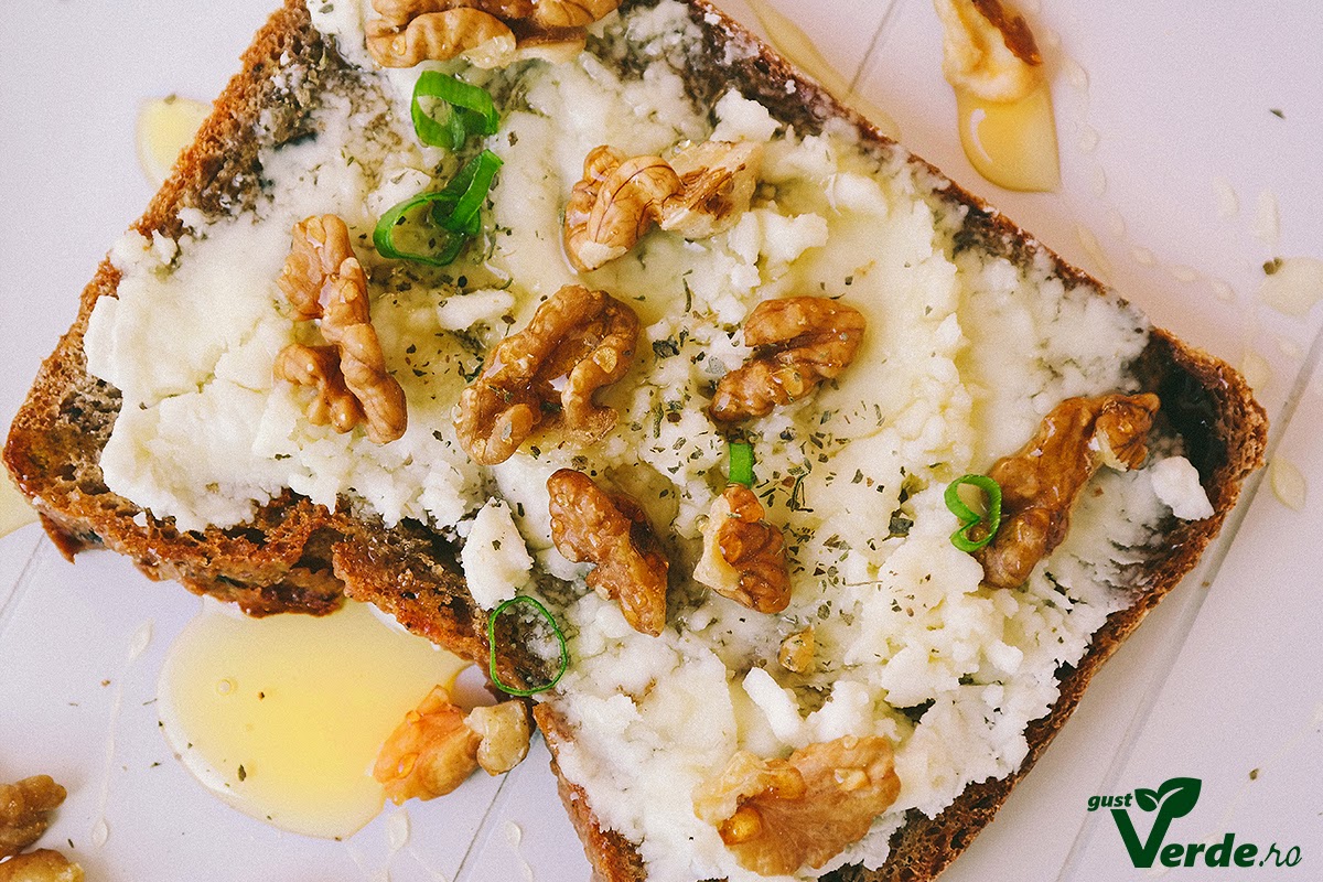 Mare branza! Combinatie ultrarapida cu feta, miere si nuca. - Secretele ...