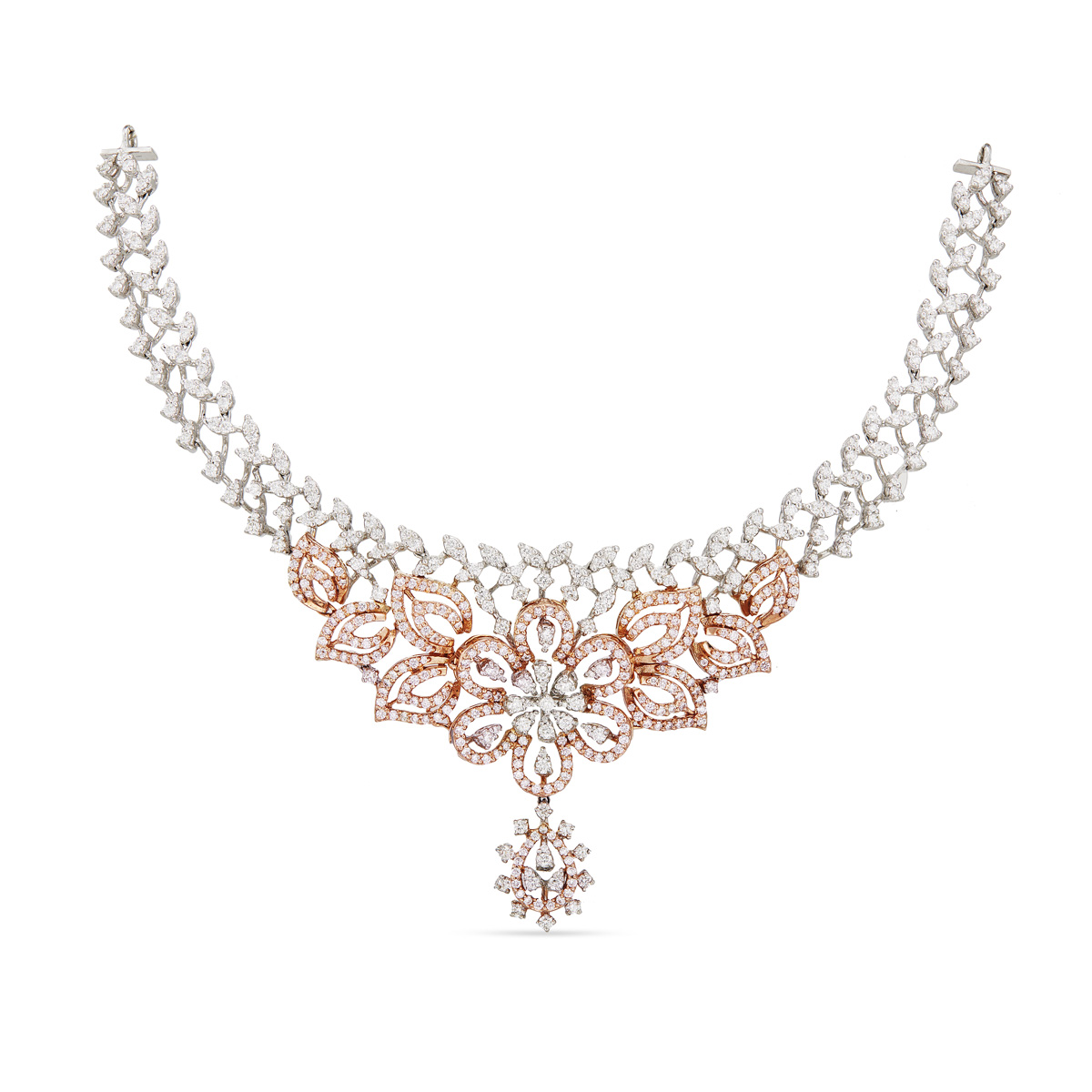 Flashy diamond necklace