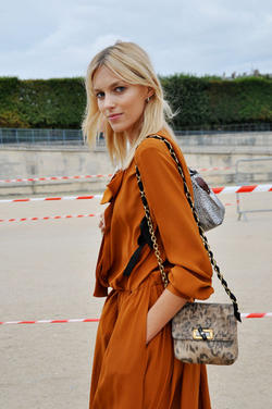 How to look like a model?