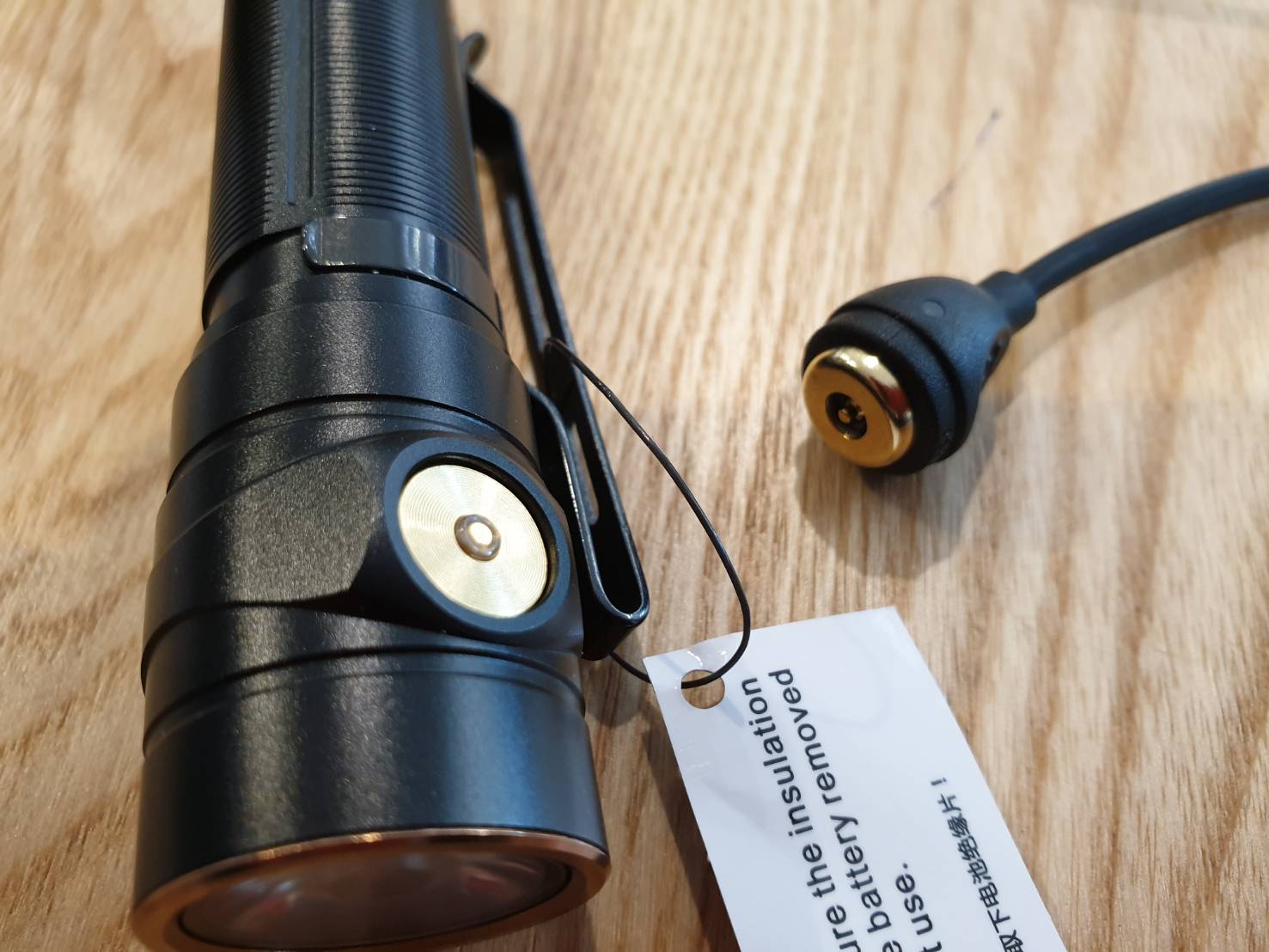 Sun Flashlight จำหน่าย ไฟฉายประสิทธิภาพสูง: ไฟฉายFENIX E30R Powerful