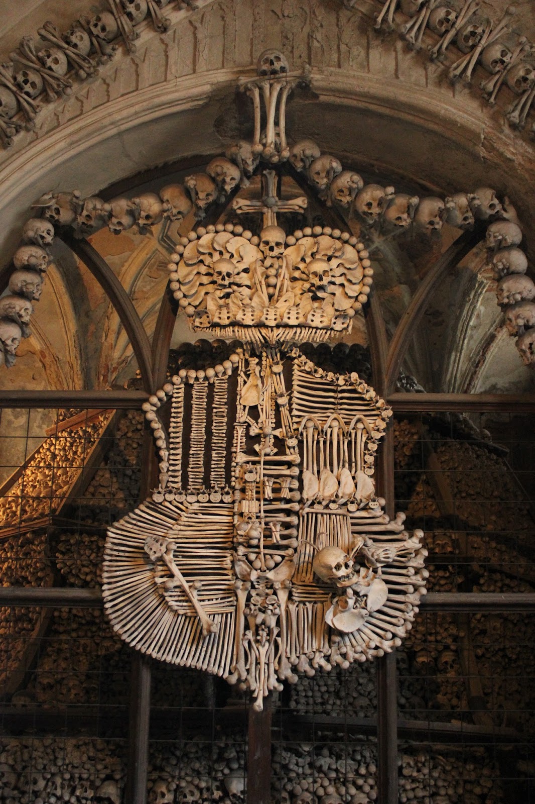 Kostnice v Sedlci u Kutné Hory a v polské Čermné - uneseni