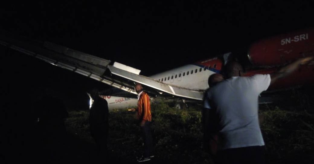 Breaking :Dana Air Crash Lands ,Overhoots Runway In Port Harcourt ( See ...