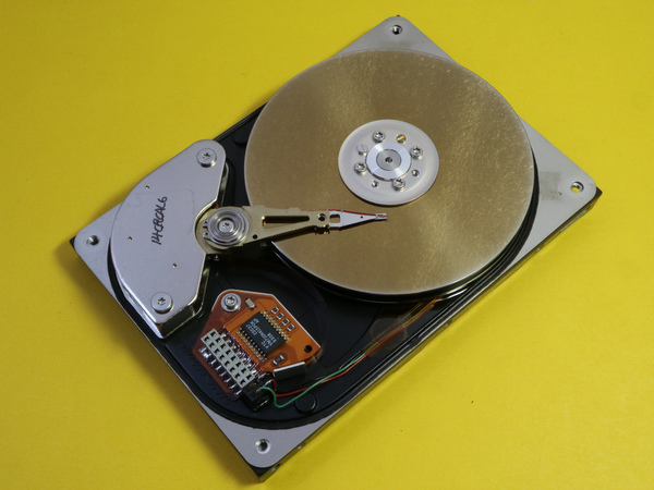 BugWorkShop - 甲蟲工作室: Conner（康諾）CP30254H 250MB 硬碟機（Hard Disk Drive）- 拆解（二）