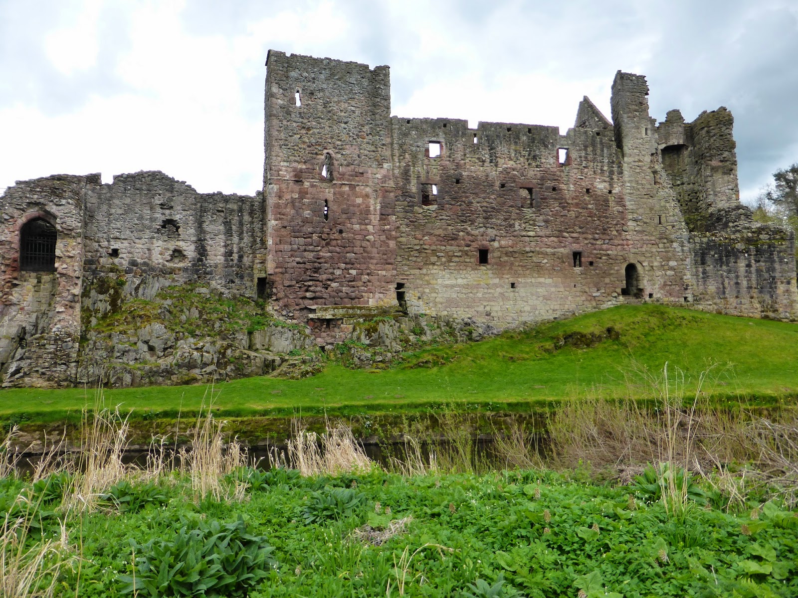 MTB Innerwick Stravaiger: A River, A Castle & The Law.