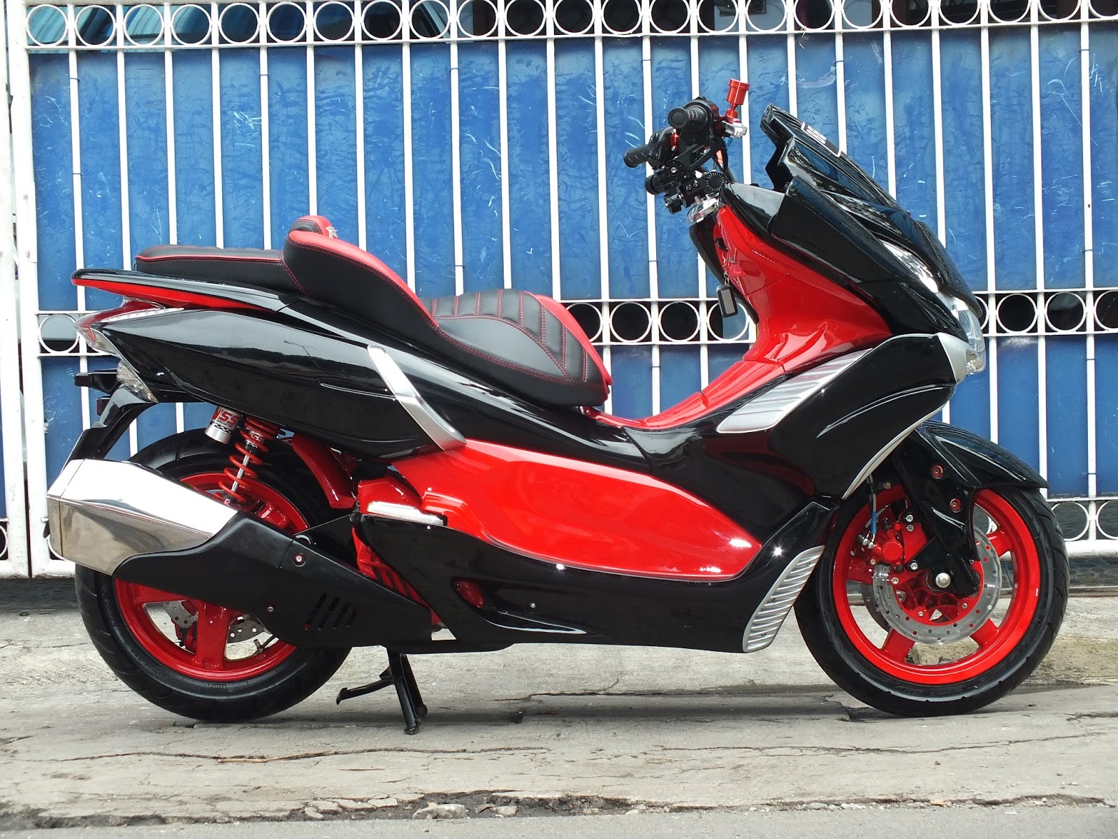 Ngecat MOTOR: HONDA PCX 2013 CUSTOM PAINT BLACK AND RED FERARRI Pesanan ...