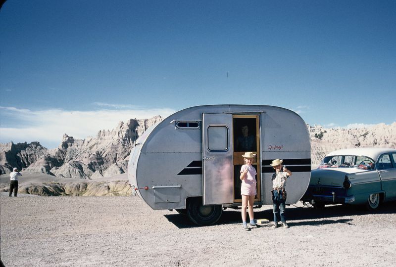 50 Wonderful Color Pics Document the Trailer Life of an American Family ...